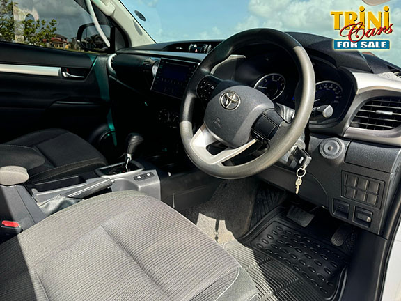 208093 - TDYToyotaHilux 4x4 (Automatic)