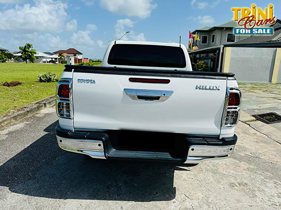 208093 - TDYToyotaHilux 4x4 (Automatic)