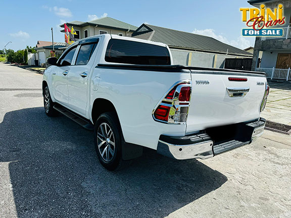 208093 - TDYToyotaHilux 4x4 (Automatic)