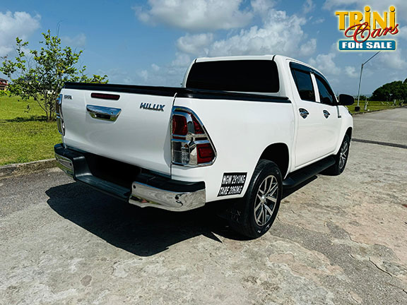 208093 - TDYToyotaHilux 4x4 (Automatic)
